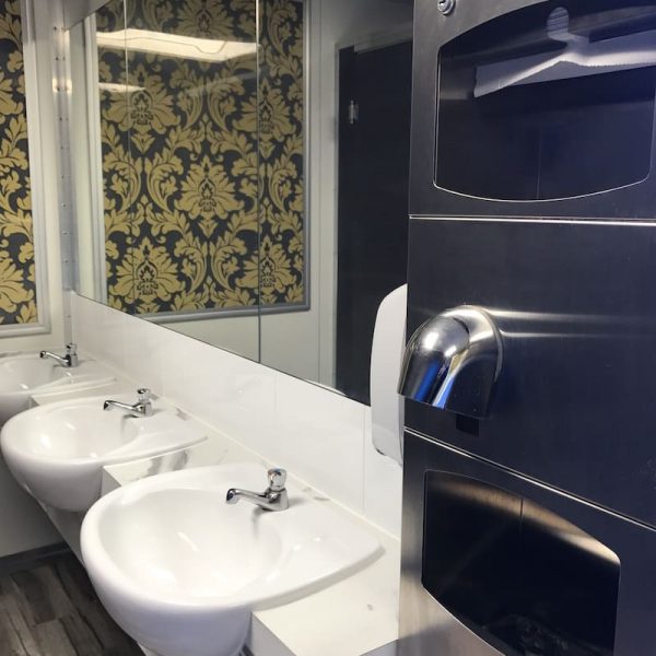Luxury Toilets featuring 4 Trusted Portable Units for Weddings, Parties ...